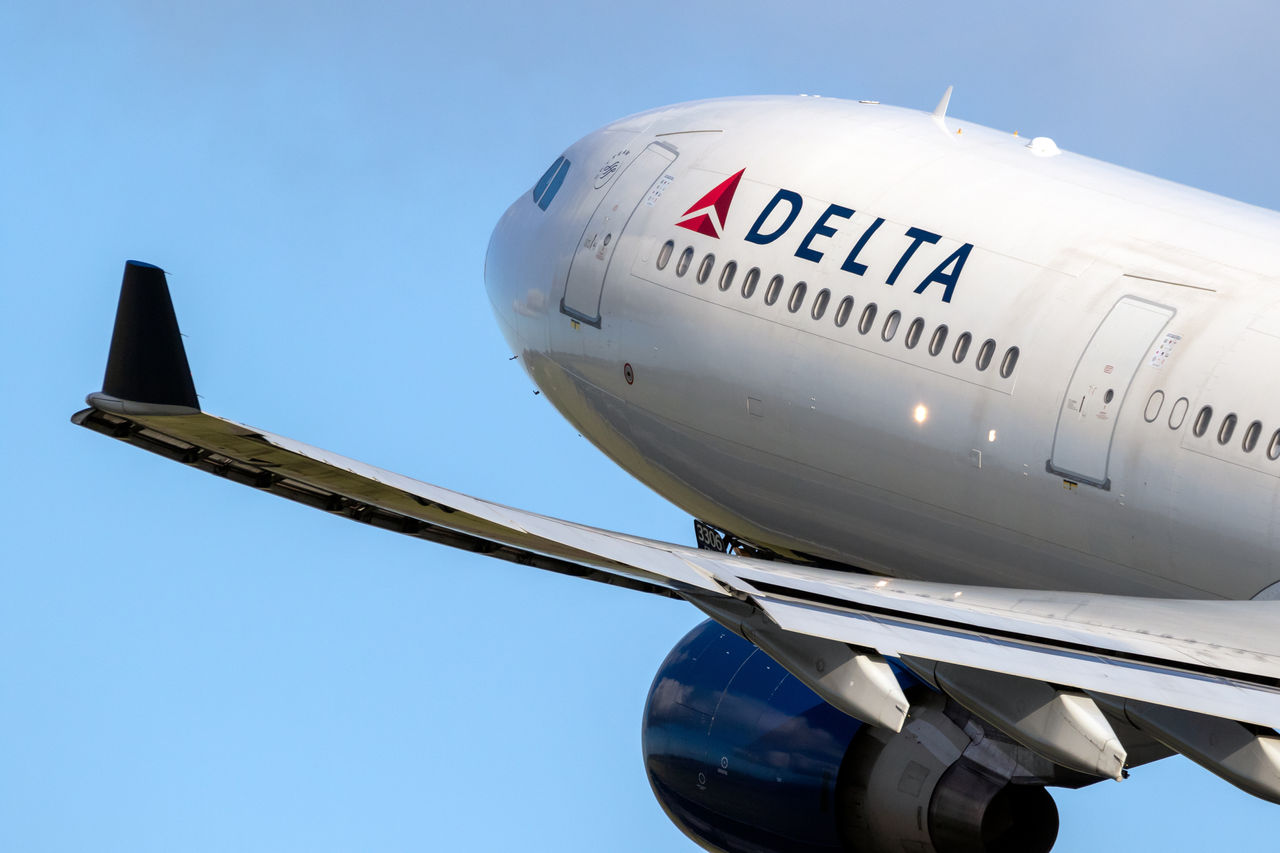 Delta Personal Item Size, Dimensions & Under-Seat Rules